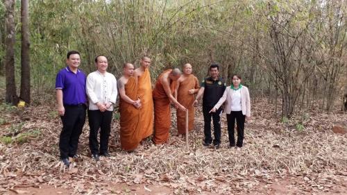 สำนักงานพระพุทธศาสนาจังหวัดมุกดาหาร ร่วมลงพื้นที่นำตรวจสภาพป่า ลักษณะ ...